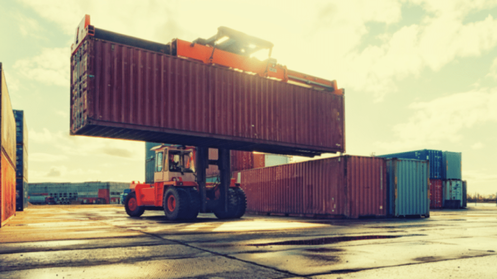 How do you move a shipping container? - The Chicago Weekly